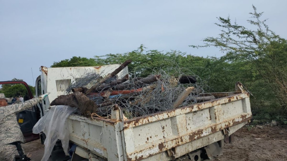 Inicia proceso para eliminar alambradas ilegales Dunas de Baní