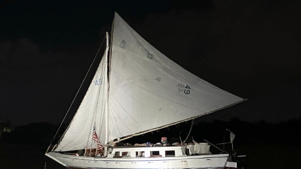 Al menos 118 migrantes haitianos llegan en un barco de vela a Los Cayos ...