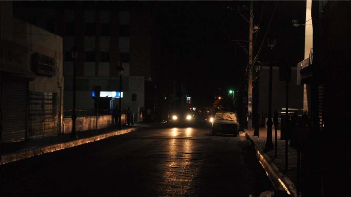 Largas tandas de apagones en Santo Domingo Norte preocupan a residentes