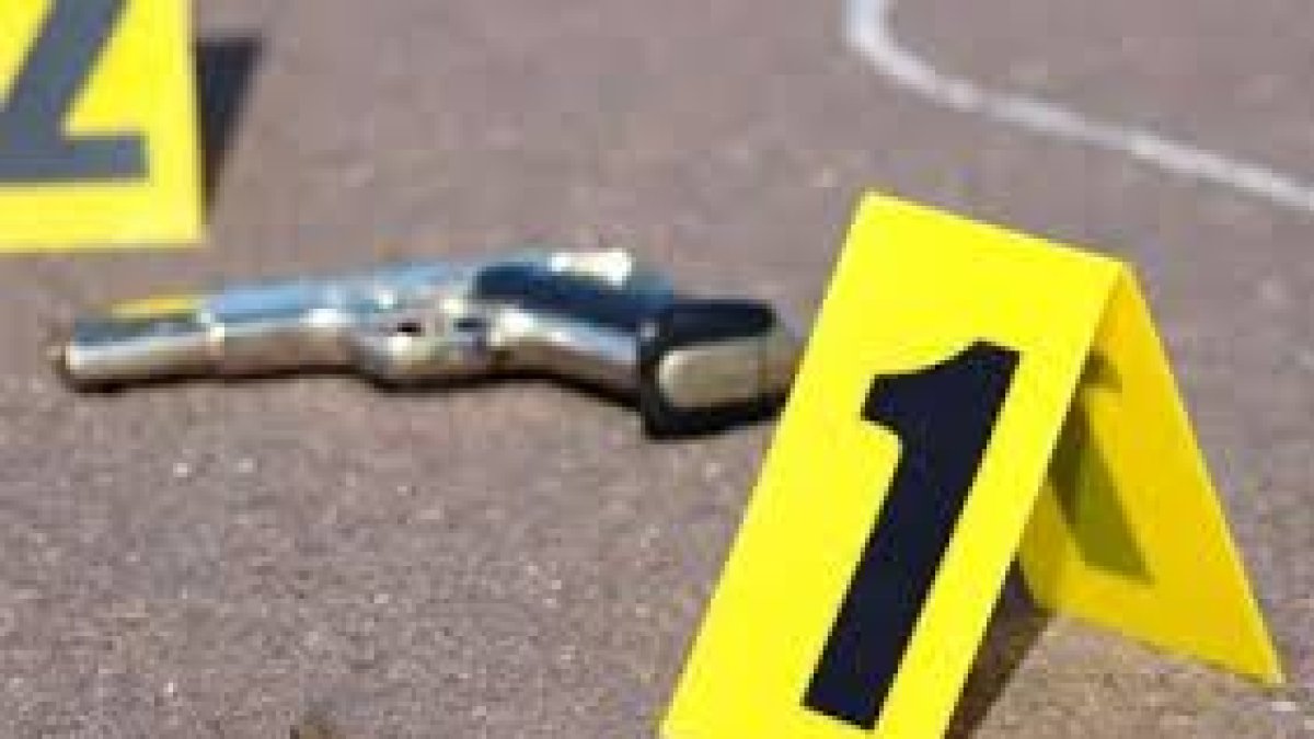 Enfrentamiento entre bandas deja menor muerto y un herido, en Los Guandules