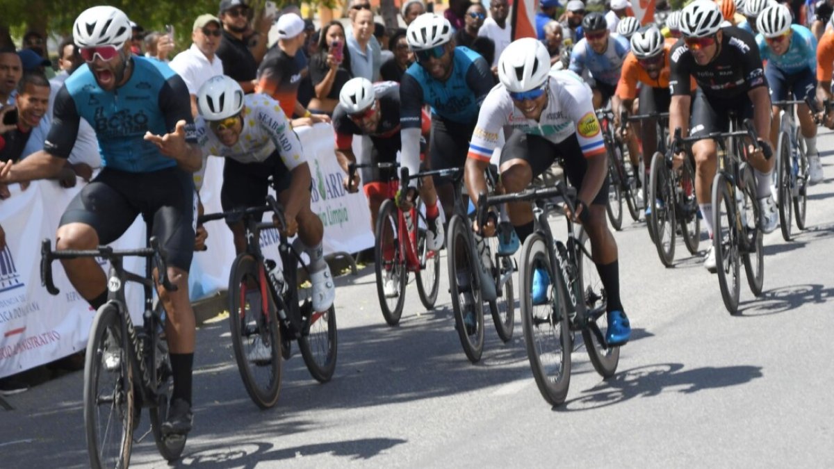Deivy Capellán se luce con gran sprint