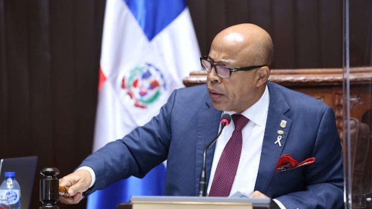Pacheco estalla contra Abinader por cancelaciones en el Gobierno