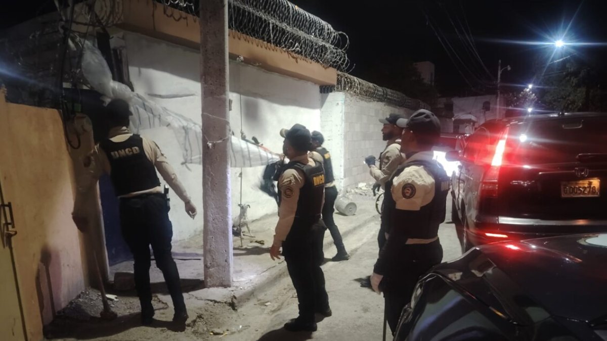 Policía y DNCD ocupan drogas y apresa personas en operativos en barrios ...