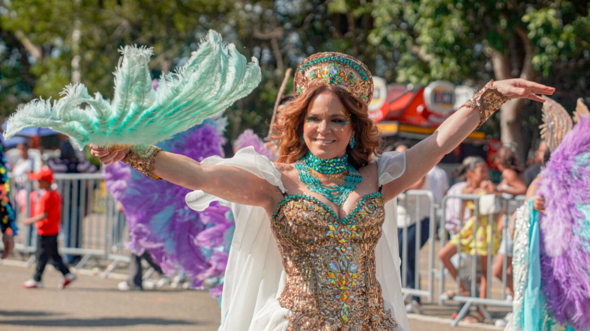 Brenda Sánchez sorprende en el Carnaval de Santiago con “La Furia de ...