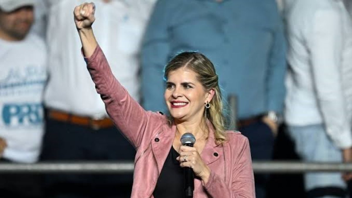 Costa Rica: Laura Fernández logra un triunfo aplastante en primera ronda