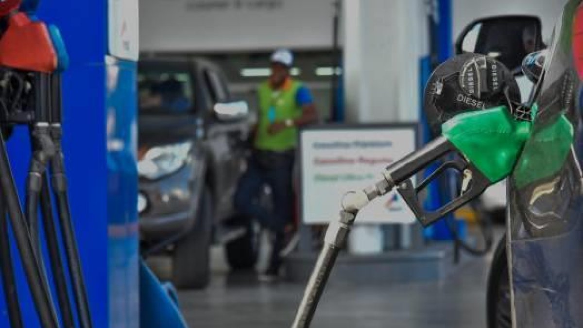 Gobierno autoriza no modificar precios de combustibles