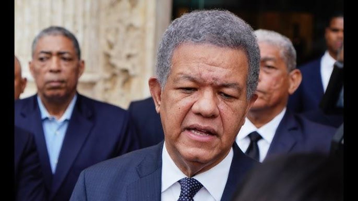 Leonel llega a SC para conocer condición afectados por explosión