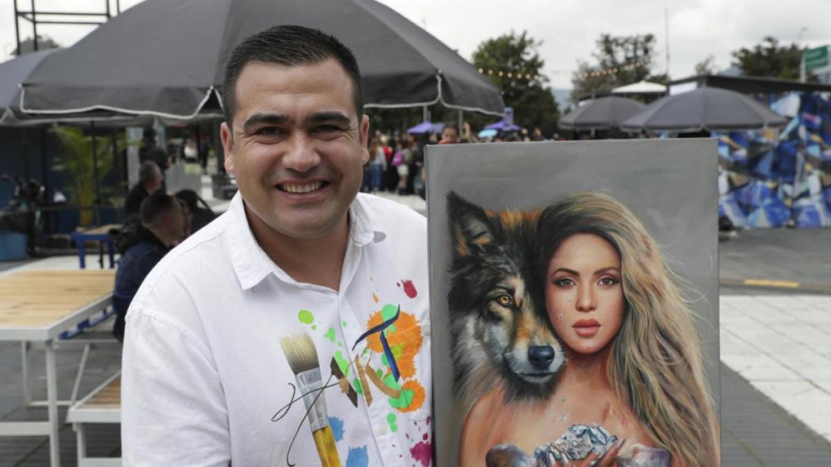 Seguidores de Shakira amanecen en fila para el concierto de «La Loba»