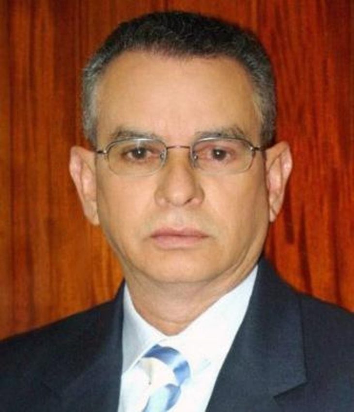 Ahora, quiere hablar, ser descarado, haciéndose el orate