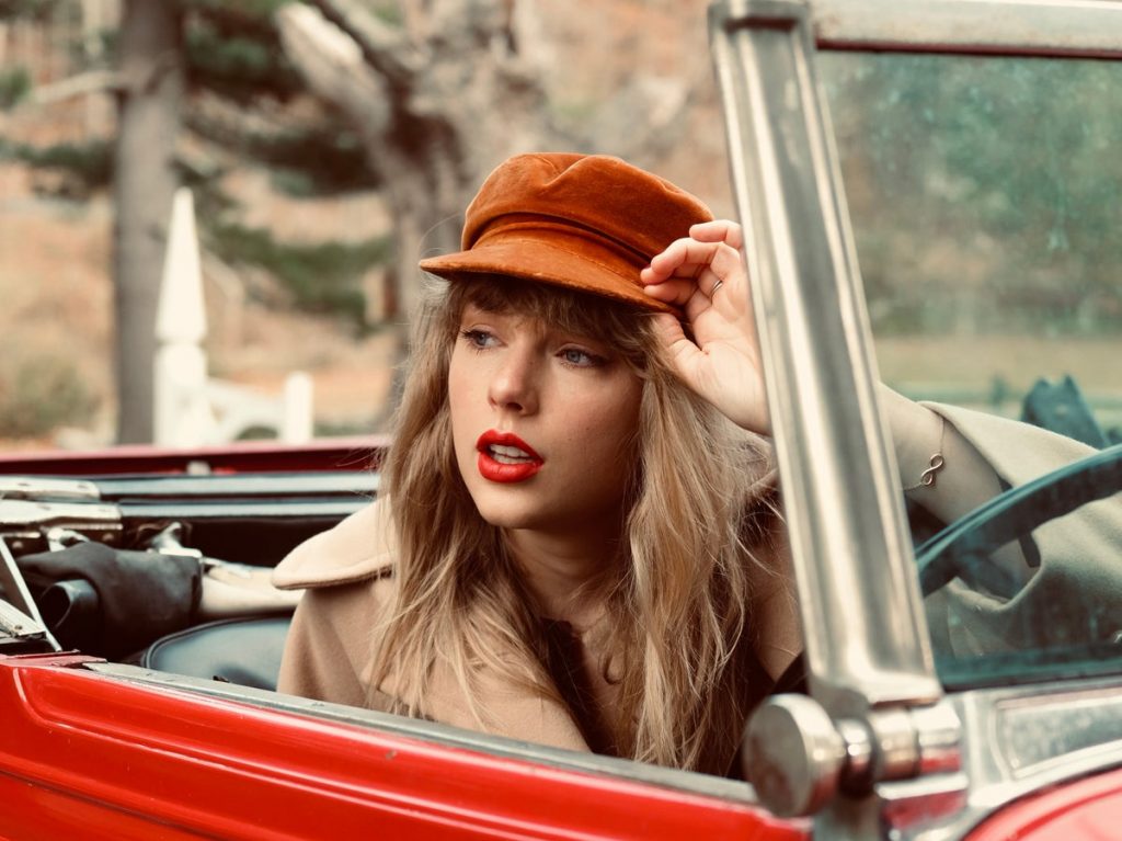 Swift publica nueva versión de “Christmas Tree Farm»