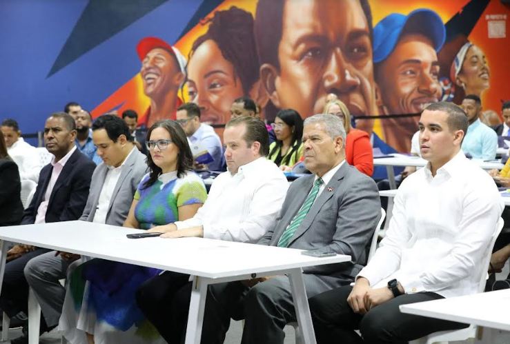 Dirigentes PRM se capacitan en derecho diplomático y consular