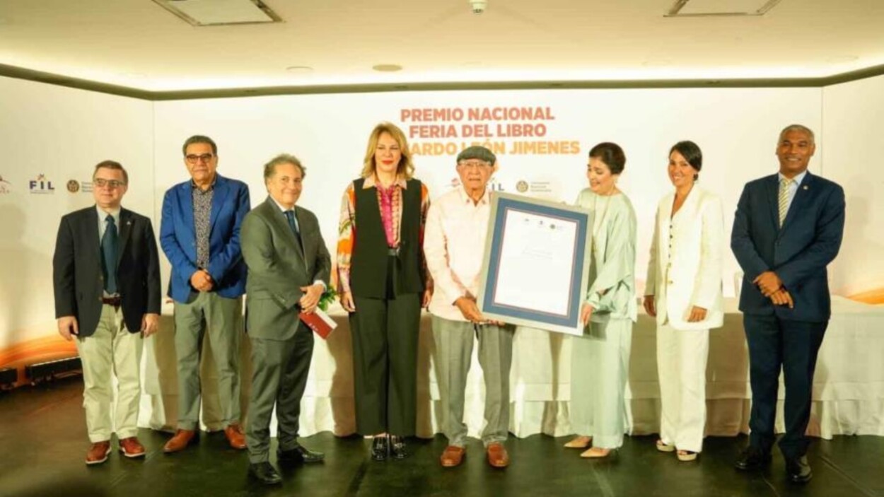 Manuel Matos Moquete es Premio Nacional Feria del Libro Eduardo León ...