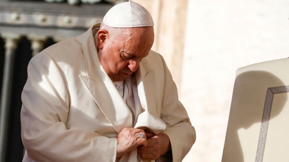 Crisis respiratoria y anemia: El Papa Francisco enfrenta un difícil ...