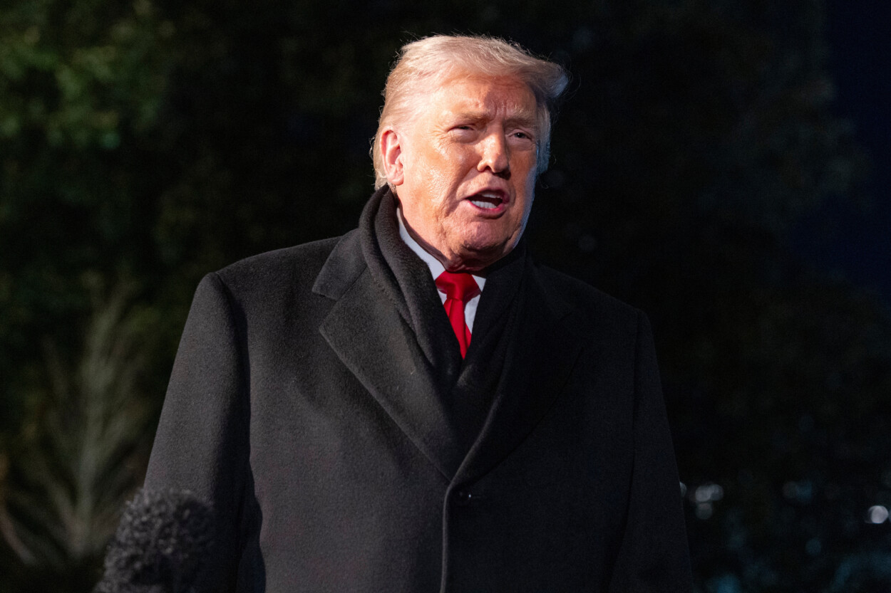 Trump advierte que la flota que se dirige a Irán es «incluso mayor» que ...