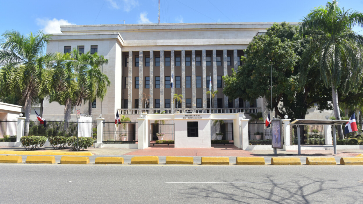¡No más interrupciones! Ministerio de Educación advierte sobre paros ...