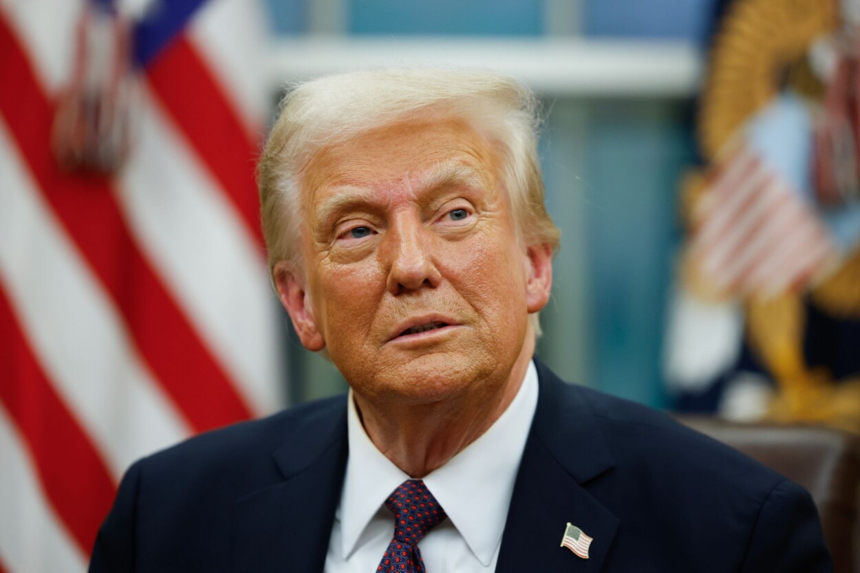 Trump dice que toma aspirina de alta dosis como prevención cardíaca