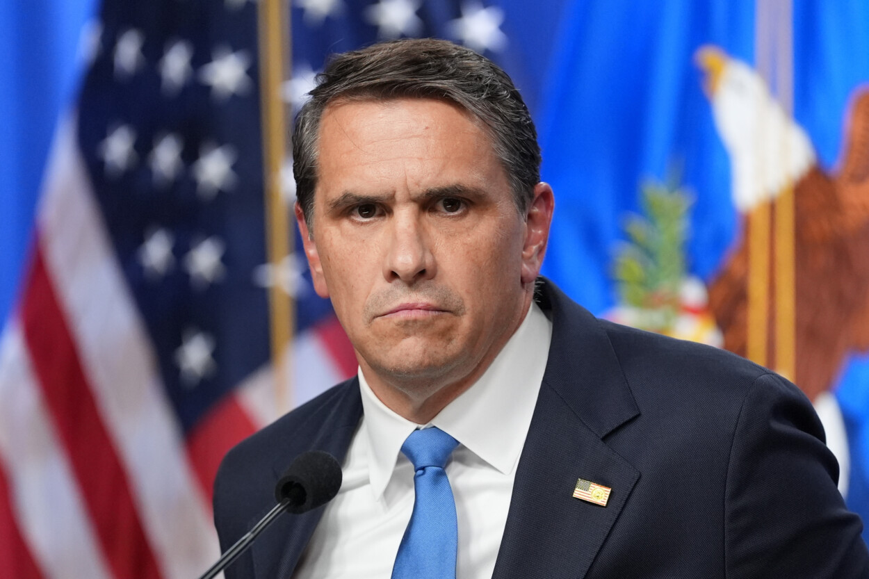 Gobierno de Trump busca deportaciones más rápidas; va tras jueces que ...