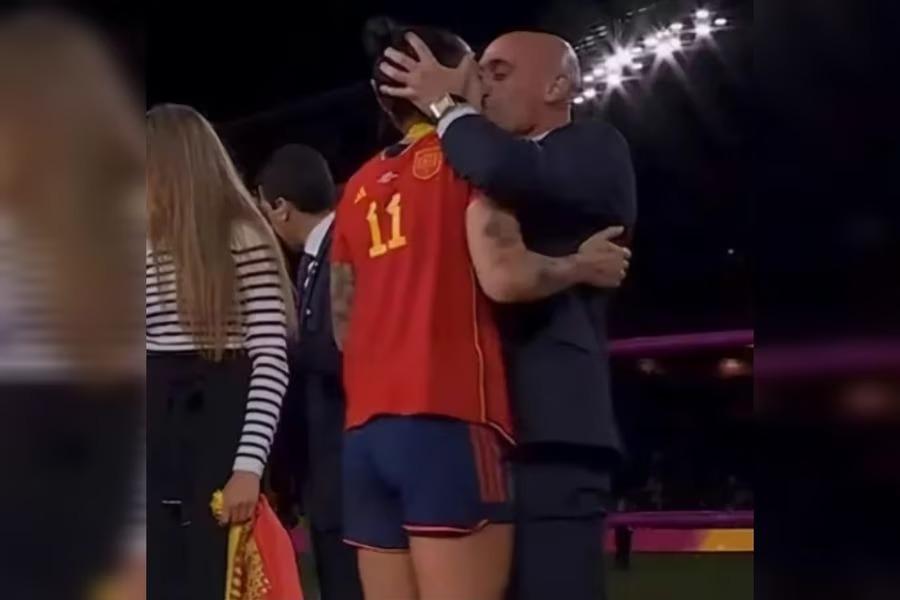 Considera que beso de Rubiales es cuestión “menor” comparado con la guerra