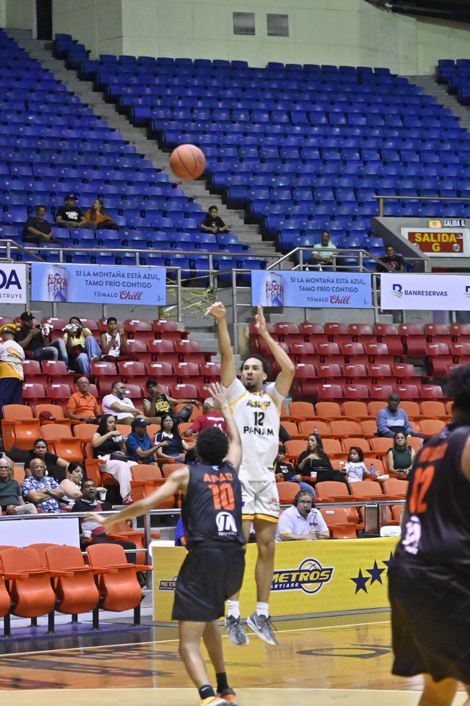 Metros de Santiago cierran regular de la LNB en primer lugar