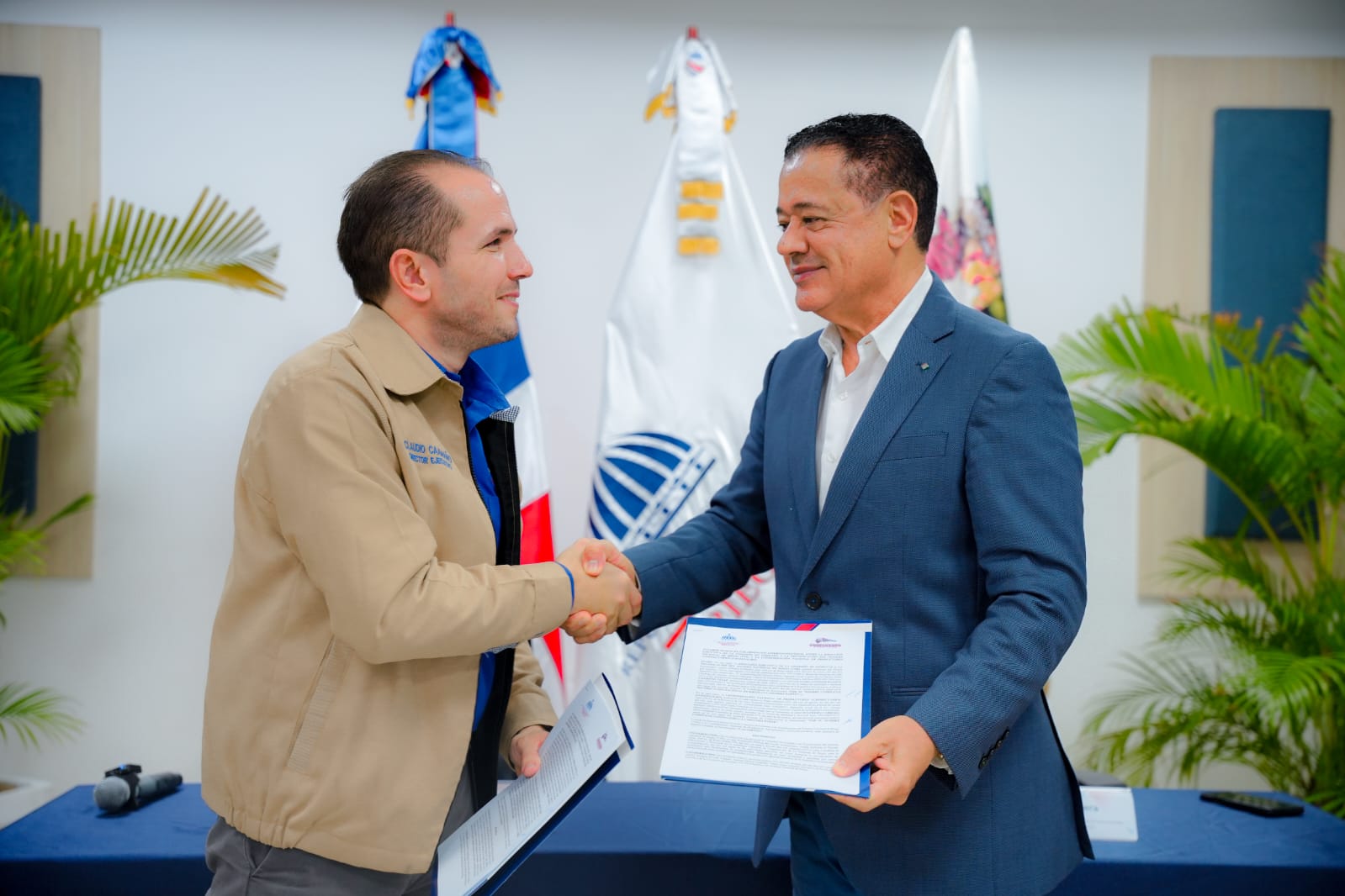 TNR y Confenagro sellan alianza para llevar riego tecnificado a miles ...