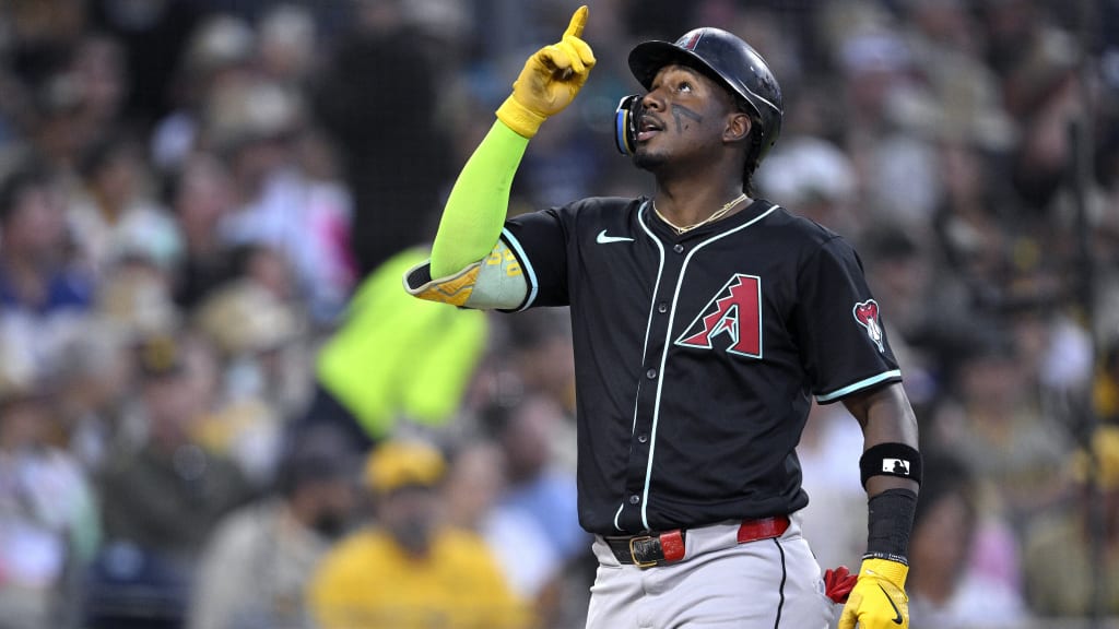 Geraldo Perdomo muestra gratitud a su dirigente Torey Lovullo