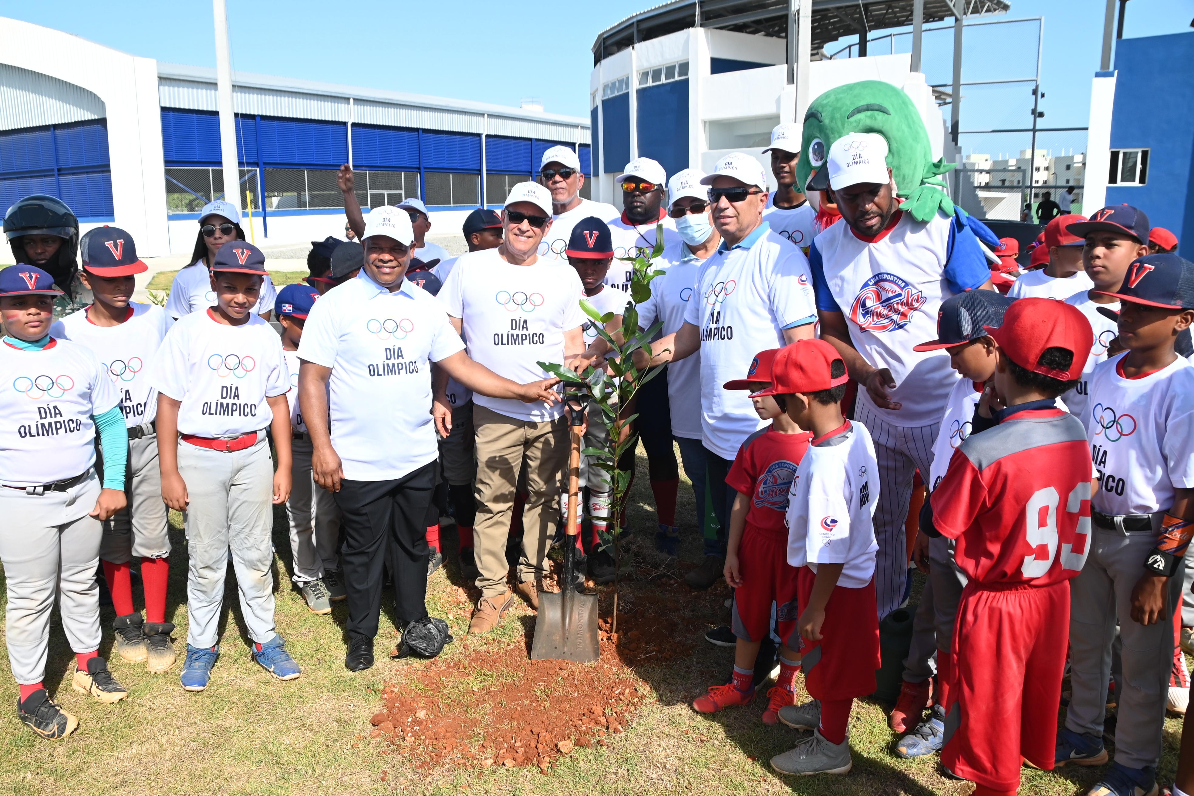 Día Olímpico en Ciudad Juan Bosch promueve siembra de valores